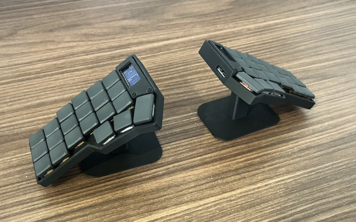 Split keyboard Magsafe tenting stand